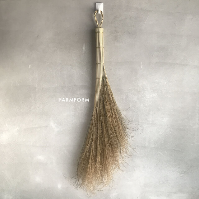 茅のホウキ 250521＃03 | iichi 日々の暮らしを心地よくするハンドメイドやアンティークのマーケットプレイス