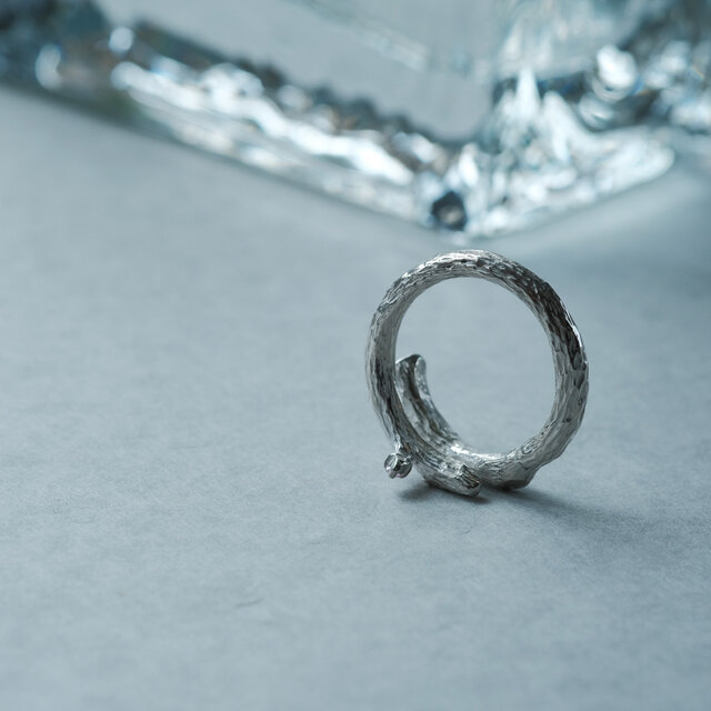 無骨な 古木に咲く花 リング シルバー925 | iichi 日々の暮らしを心地よくするハンドメイドやアンティークのマーケットプレイス