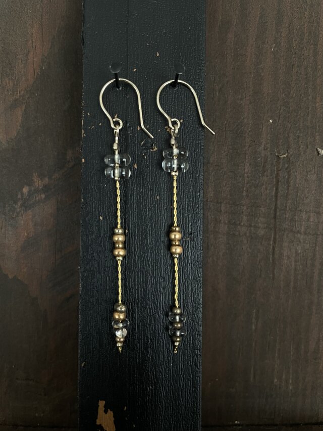 メタリックビーズピアス no.092 | iichi 日々の暮らしを心地よくするハンドメイドやアンティークのマーケットプレイス