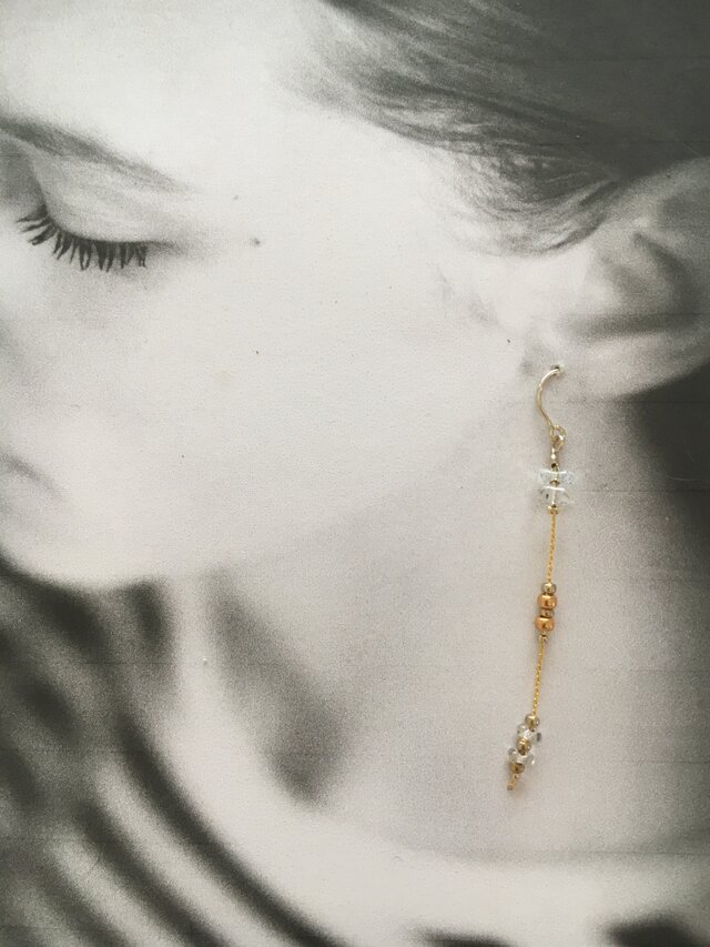 メタリックビーズピアス no.092 | iichi 日々の暮らしを心地よくするハンドメイドやアンティークのマーケットプレイス