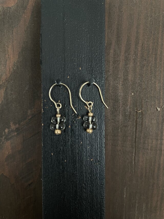 メタリックビーズピアス no.093 | iichi 日々の暮らしを心地よくするハンドメイドやアンティークのマーケットプレイス