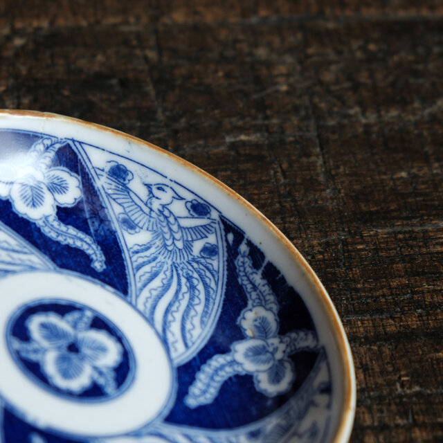 リーフと鳳凰 伊万里 花鳥文印判小皿2客 骨董・antiques 丁寧な暮らしに。明治期【訳あり】 | iichi 日々の暮らしを心地よくするハンドメイドやアンティークのマーケットプレイス