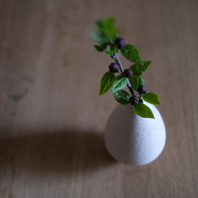 貫入粉引 一輪挿し t-41 | iichi 日々の暮らしを心地よくするハンドメイドやアンティークのマーケットプレイス