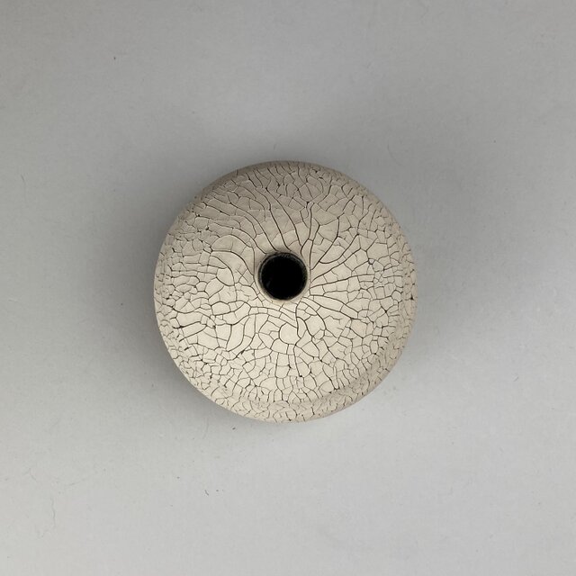 貫入粉引 一輪挿し t-43 | iichi 日々の暮らしを心地よくするハンドメイドやアンティークのマーケットプレイス