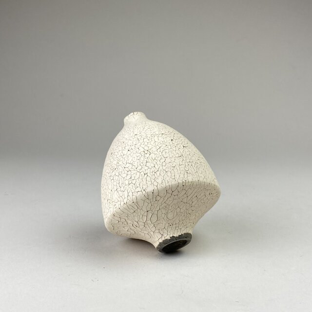 貫入粉引 一輪挿し t-44 | iichi 日々の暮らしを心地よくするハンドメイドやアンティークのマーケットプレイス