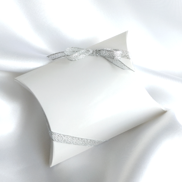 クリップイヤリング [片耳] blue＆white / SV | iichi 日々の暮らしを心地よくするハンドメイドやアンティークのマーケットプレイス