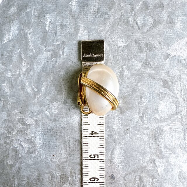 Y1128-ヴィンテージイヤリング U.S.A. 1980s Gold Tone Faux Pearl | iichi 日々の暮らしを心地よくするハンドメイドやアンティークのマーケットプレイス