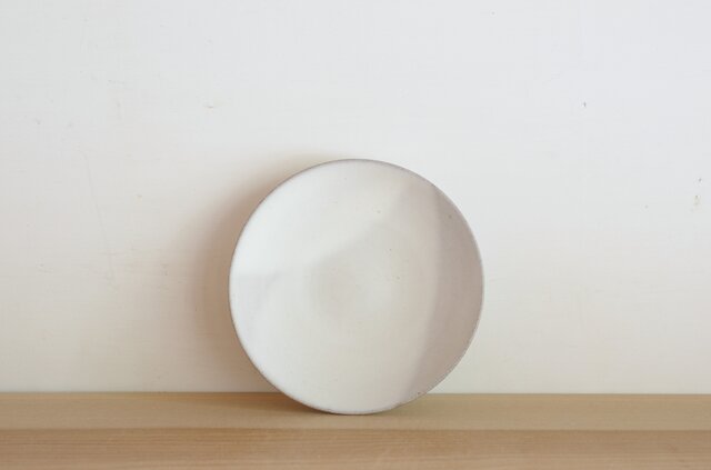 ソース皿・中・layered・マット・白 | iichi 日々の暮らしを心地よくするハンドメイドやアンティークのマーケットプレイス
