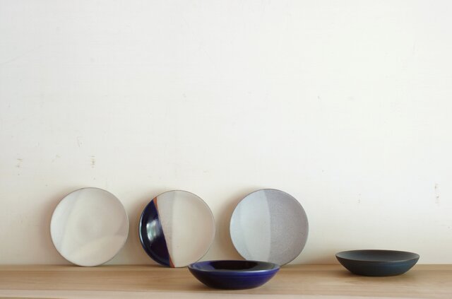 ソース皿・中・layered・マット・白 | iichi 日々の暮らしを心地よくするハンドメイドやアンティークのマーケットプレイス