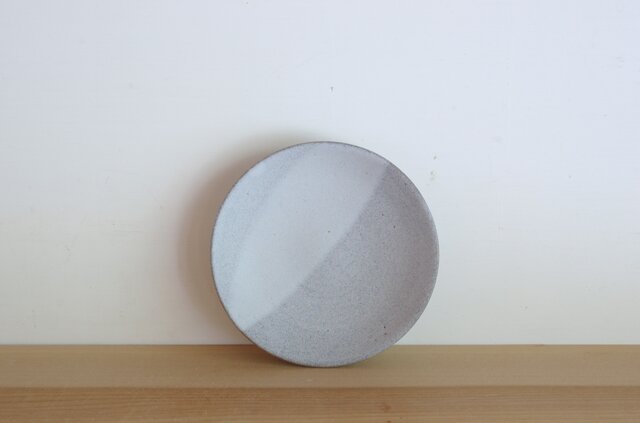 ソース皿・中・layered・マット・水 | iichi 日々の暮らしを心地よくするハンドメイドやアンティークのマーケットプレイス