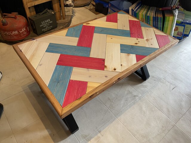 在庫あり 即納 hotaru テーブル 机 ヘリンボーン カフェ アイアン アップサイクル | iichi 日々の暮らしを心地よくするハンドメイドやアンティークのマーケットプレイス