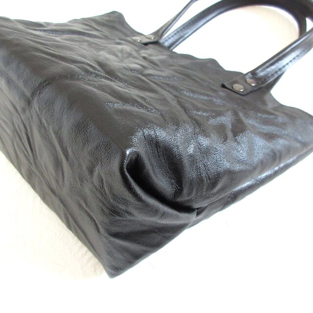 ぷっくり三角マチ♪《牛革》底マチワイドミニトート・ウォッシャブル・ブラック・0611 | iichi 日々の暮らしを心地よくするハンドメイドやアンティークのマーケットプレイス