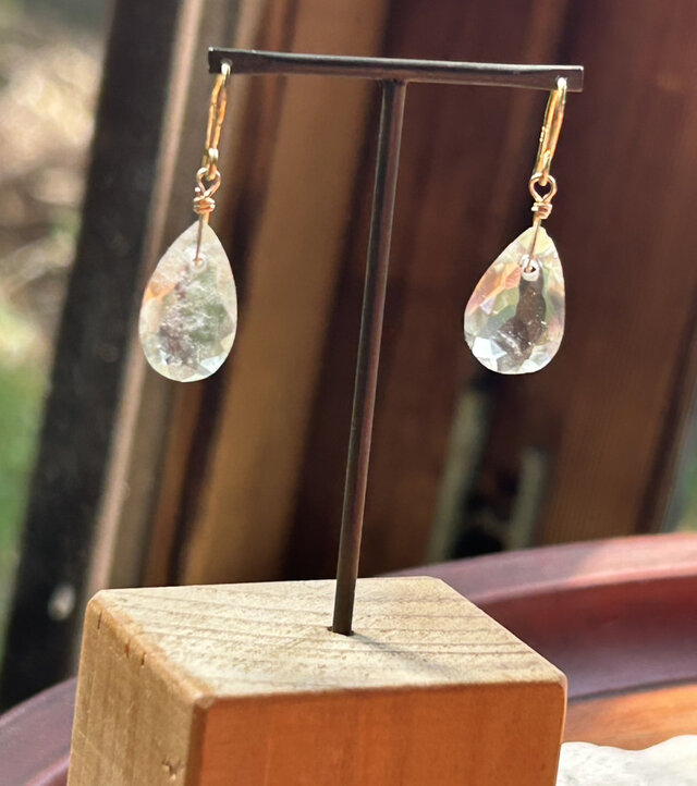 K24純金フック リビアングラス ピアス K24 Pure Gold Libyan desert glass | iichi 日々の暮らしを心地よくするハンドメイドやアンティークのマーケットプレイス