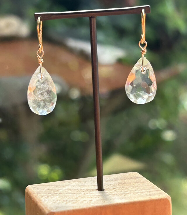 K24純金フック リビアングラス ピアス K24 Pure Gold Libyan desert glass | iichi 日々の暮らしを心地よくするハンドメイドやアンティークのマーケットプレイス