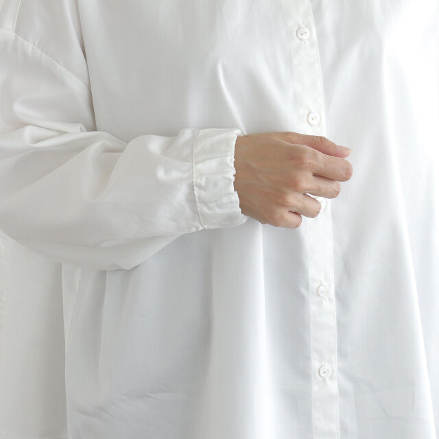 さらりと纏う スーピマコットン バンドカラーブラウス （オフホワイト）TP11 | iichi 日々の暮らしを心地よくするハンドメイドやアンティークのマーケットプレイス