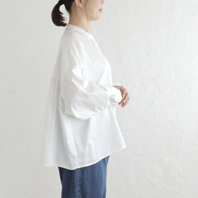 さらりと纏う スーピマコットン バンドカラーブラウス （オフホワイト）TP11 | iichi 日々の暮らしを心地よくするハンドメイドやアンティークのマーケットプレイス