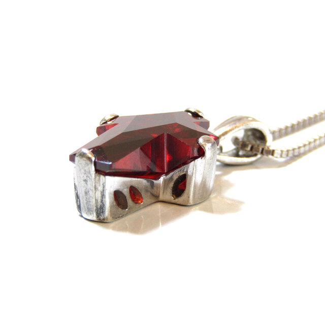 Vintage Red Cross Cut Glass Silver 925 Necklace | iichi 日々の暮らしを心地よくするハンドメイドやアンティークのマーケットプレイス