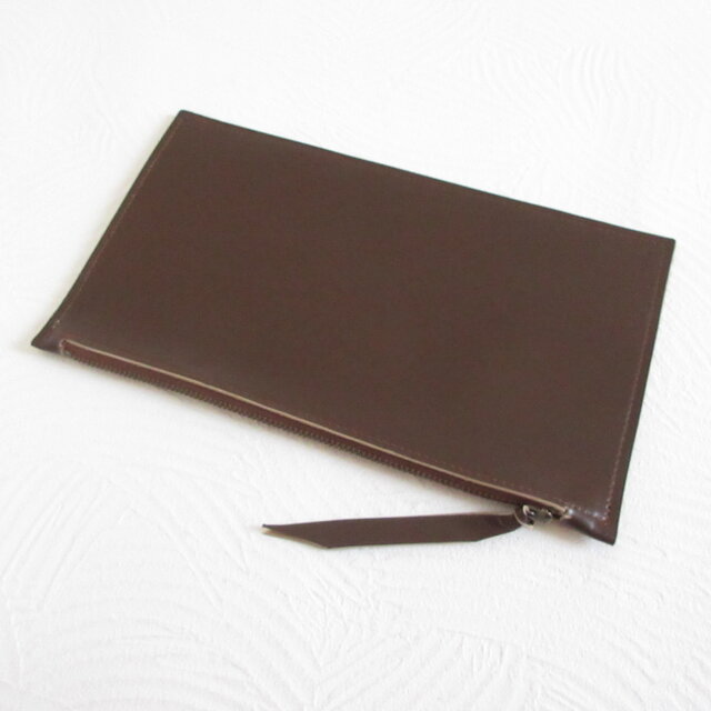 《ゴートスキン》A6対応・フラットファスナーケース・ダークブラウン・0331 | iichi 日々の暮らしを心地よくするハンドメイドやアンティークのマーケットプレイス