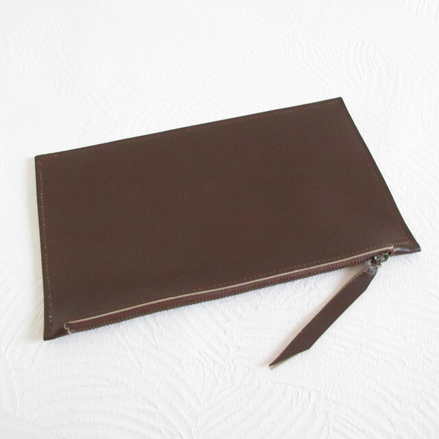 《ゴートスキン》A6対応・フラットファスナーケース・ダークブラウン・0331 | iichi 日々の暮らしを心地よくするハンドメイドやアンティークのマーケットプレイス