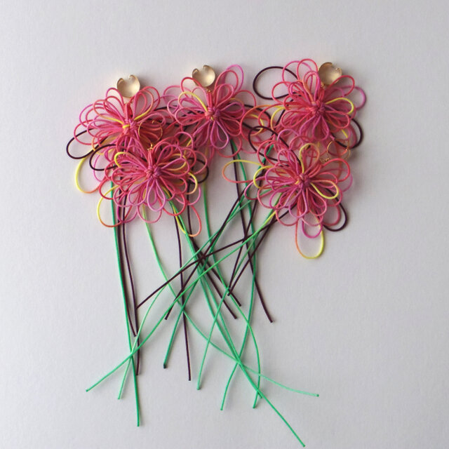 かたっぽイヤーカフ「ハナメグル・瑚」 | iichi 日々の暮らしを心地よくするハンドメイドやアンティークのマーケットプレイス