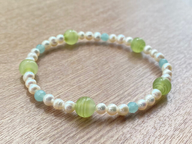 Beaded bracelet-89 | iichi 日々の暮らしを心地よくするハンドメイドやアンティークのマーケットプレイス