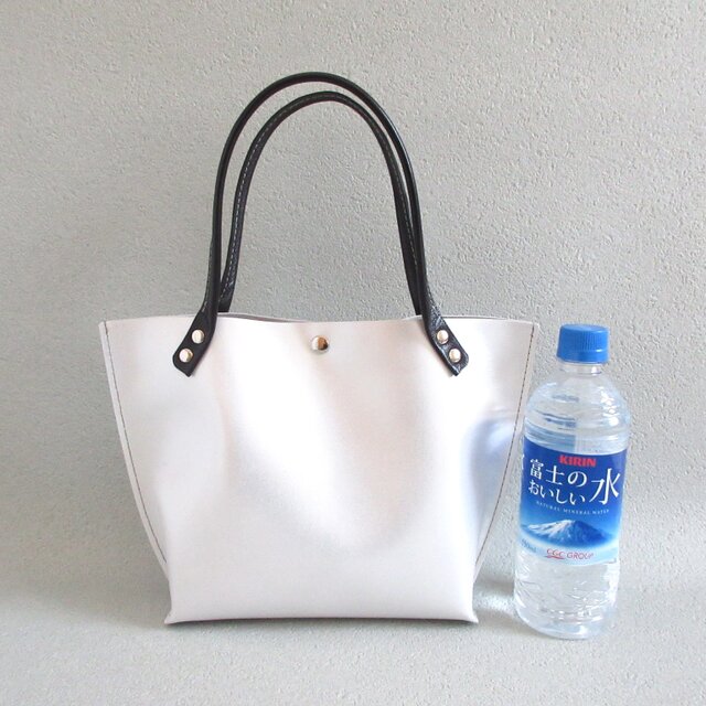 NEWライン♪《牛革》ロングハンドル・底マチワイド・一枚革のミニトート・0597 | iichi 日々の暮らしを心地よくするハンドメイドやアンティークのマーケットプレイス