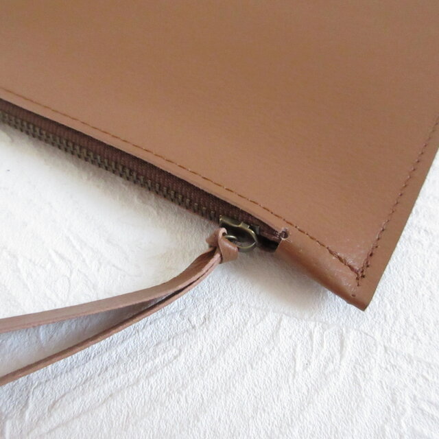 A6対応・フラットマルチケース《ピッグスキン》ブラウン・0330 | iichi 日々の暮らしを心地よくするハンドメイドやアンティークのマーケットプレイス