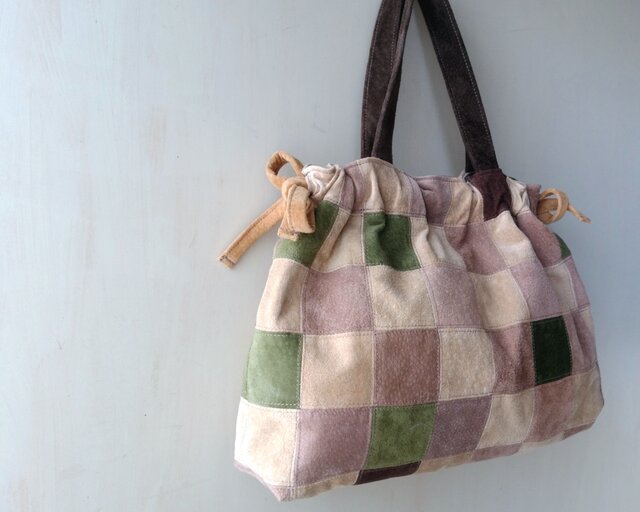 【一点物】ピッグスエードの巾着トート ミックスベージュ | iichi 日々の暮らしを心地よくするハンドメイドやアンティークのマーケットプレイス