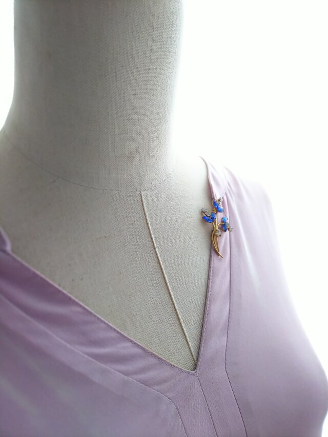 ヴィンテージ サファイアBlueとClear／お花のブローチ 約47×28㎜ | iichi 日々の暮らしを心地よくするハンドメイドやアンティークのマーケットプレイス