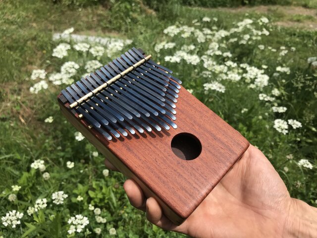 ゆきやなぎ様 特注分 34キーカリンバ | iichi 日々の暮らしを心地よくするハンドメイドやアンティークのマーケットプレイス