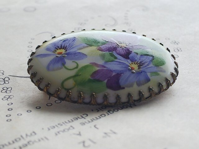 ヴィンテージ スミレのお花（Blue&Purple）ブローチ 44×34㎜ | iichi 日々の暮らしを心地よくするハンドメイドやアンティークのマーケットプレイス