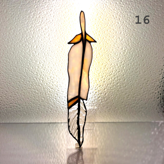 ステンドグラス サンキャッチャー ~feather~ | iichi 日々の暮らしを心地よくするハンドメイドやアンティークのマーケットプレイス