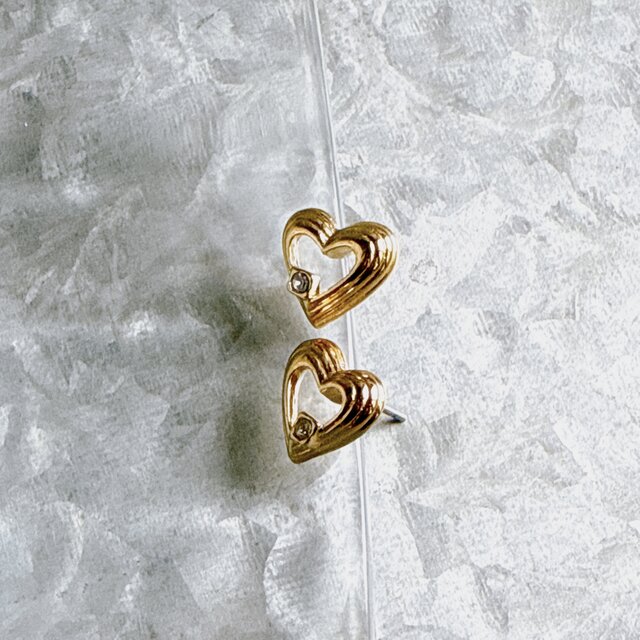 PA340-【 AVON 】エイボン・ヴィンテージピアス Gold Tone Rhinestone Open Heart | iichi 日々の暮らしを心地よくするハンドメイドやアンティークの ...