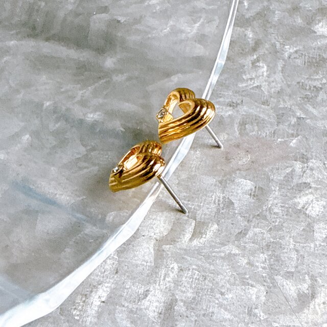PA340-【 AVON 】エイボン・ヴィンテージピアス Gold Tone Rhinestone Open Heart | iichi 日々の暮らしを心地よくするハンドメイドやアンティークの ...