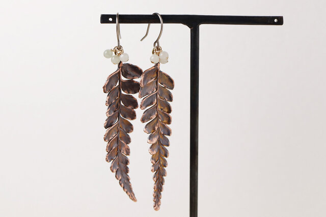 シダの葉 アンティークピアス | iichi 日々の暮らしを心地よくするハンドメイドやアンティークのマーケットプレイス