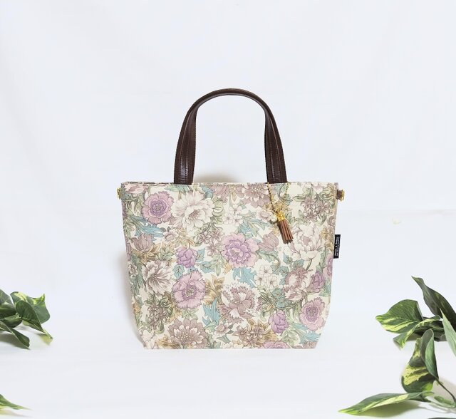 クラシックフラワーのお出掛けバック | iichi 日々の暮らしを心地よくするハンドメイドやアンティークのマーケットプレイス