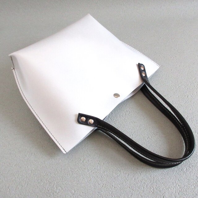 NEWライン♪《牛革》ロングハンドル・底マチワイド・一枚革のミニトート・0597 | iichi 日々の暮らしを心地よくするハンドメイドやアンティークのマーケットプレイス