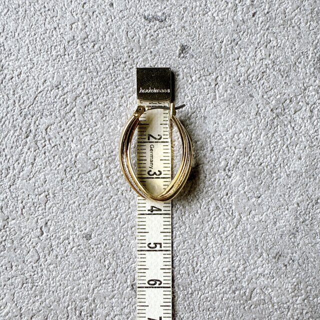 U.S.A. 1980s Gold Tone Silver Tone Oval Hoops Pierced Earrings | iichi 日々の暮らしを心地よくするハンドメイドや ...