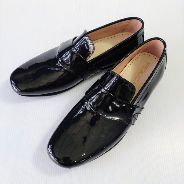 本革エナメルローファー 無料サイズオーダー 受注生産 本革 ブラック | iichi 日々の暮らしを心地よくするハンドメイドやアンティークのマーケットプレイス