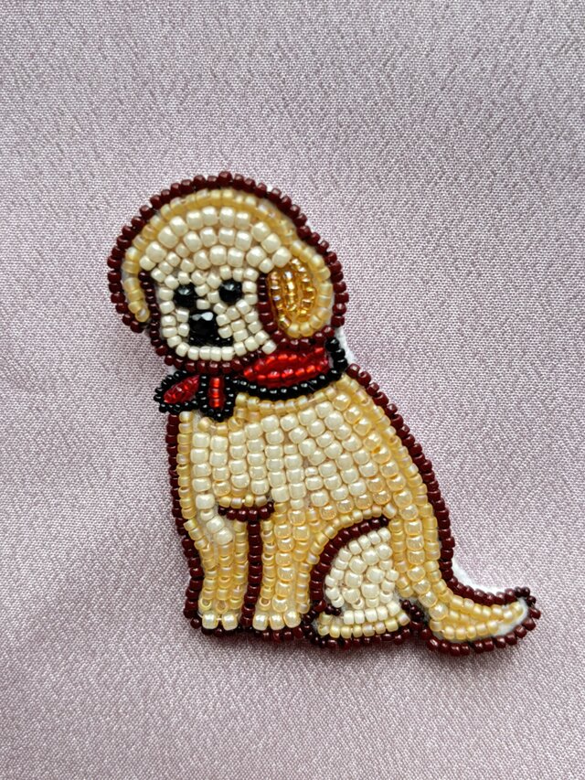 犬のブローチ | iichi 日々の暮らしを心地よくするハンドメイドやアンティークのマーケットプレイス