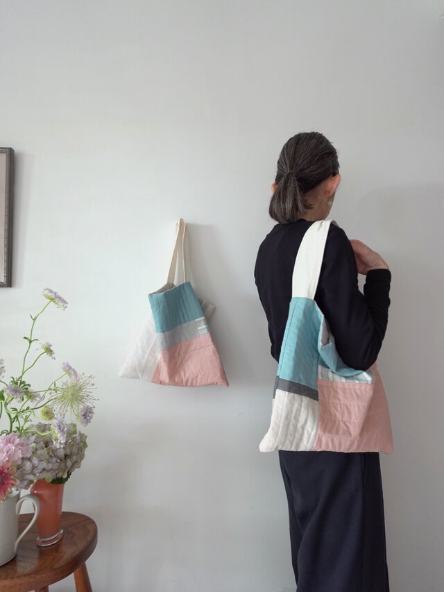 パッチワークキルトバッグP-2 | iichi 日々の暮らしを心地よくするハンドメイドやアンティークのマーケットプレイス