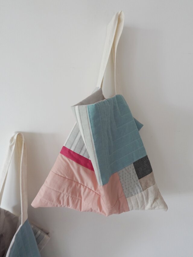 パッチワークキルトバッグP-2 | iichi 日々の暮らしを心地よくするハンドメイドやアンティークのマーケットプレイス