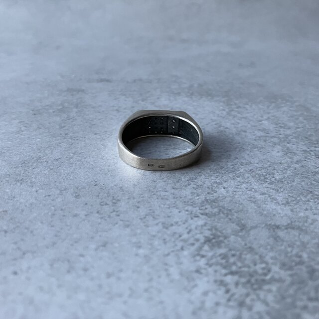 【103】洗練と意志 – ホワイトストーンのヴィンテージリング | iichi 日々の暮らしを心地よくするハンドメイドやアンティークのマーケットプレイス