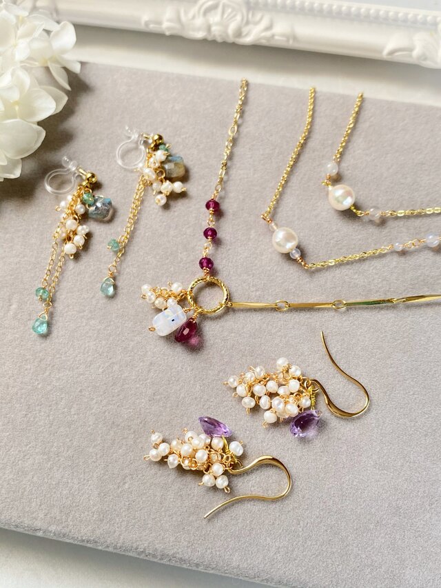 宝石質ピンクアメジストのファセットカットと淡水真珠のピアス /ac343 | iichi 日々の暮らしを心地よくするハンドメイドやアンティークのマーケットプレイス