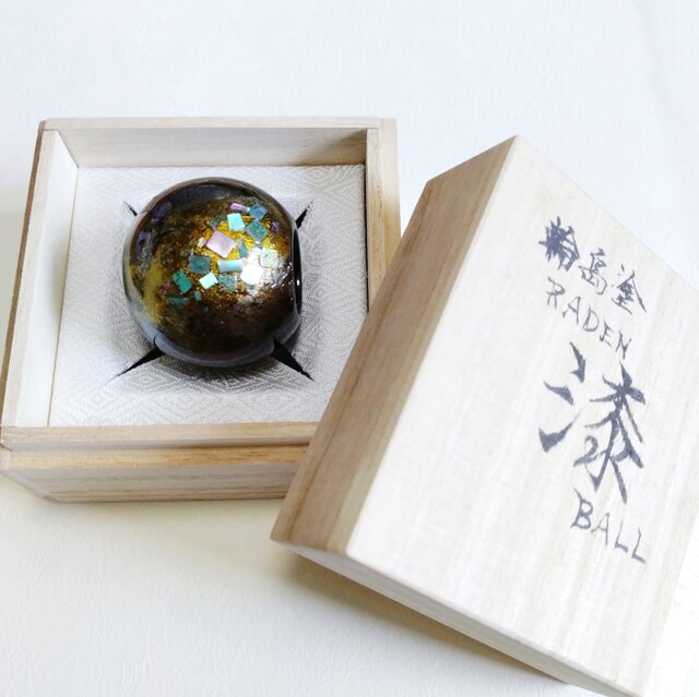 輪島塗 煌めく銀河（螺鈿入） 漆 BALL | iichi 日々の暮らしを心地よくするハンドメイドやアンティークのマーケットプレイス
