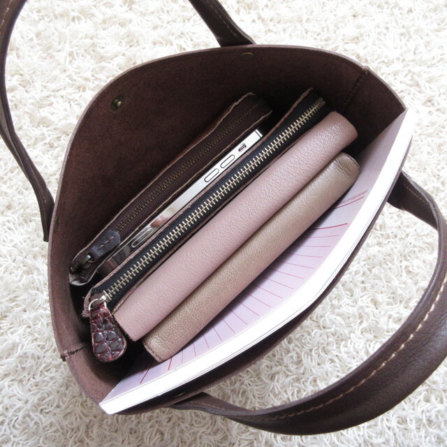 贅沢な手縫い仕上げ♪《牛革》新シリーズ☆レクタングル☆ミニトート・カフェオレ・0623 | iichi 日々の暮らしを心地よくするハンドメイドやアンティークのマーケットプレイス