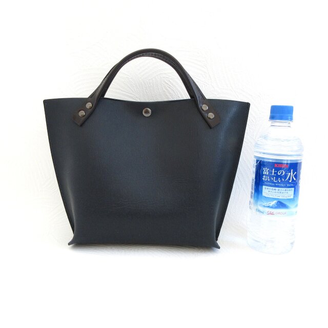 新サイズ♪《牛革》底マチワイド・ショートハンドル・ミニトート・ダークネイビー・ヘアライン加工・0608 | iichi 日々の暮らしを心地よくするハンドメイドやアンティークのマーケットプレイス