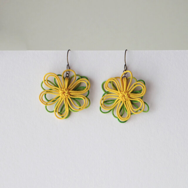 ピアス「ほのめいた陽には」 | iichi 日々の暮らしを心地よくするハンドメイドやアンティークのマーケットプレイス