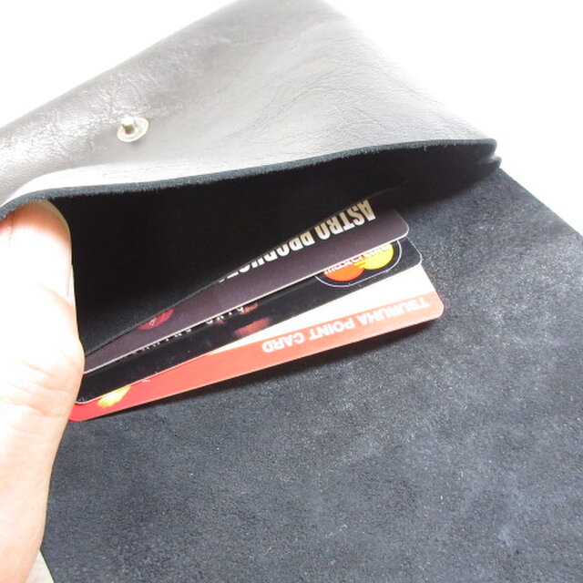 B7サイズ対応・パスポートケース・ゴートスキン・シワ加工ブラック・カードポケット付き・0168 | iichi 日々の暮らしを心地よくするハンドメイドやアンティークのマーケットプレイス