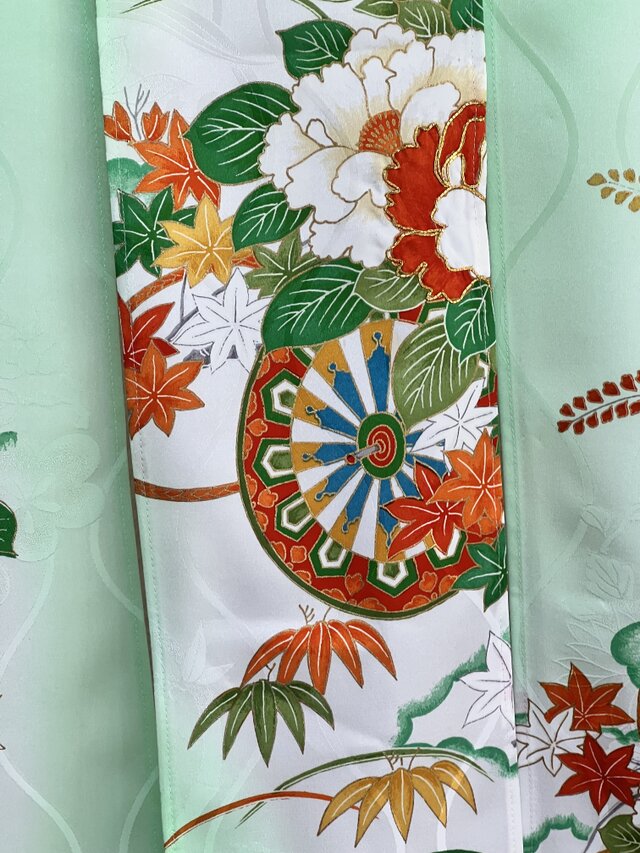 着物リメイク、暖簾グリーン、花柄横〜178–丈〜79! | iichi 日々の暮らしを心地よくするハンドメイドやアンティークのマーケットプレイス